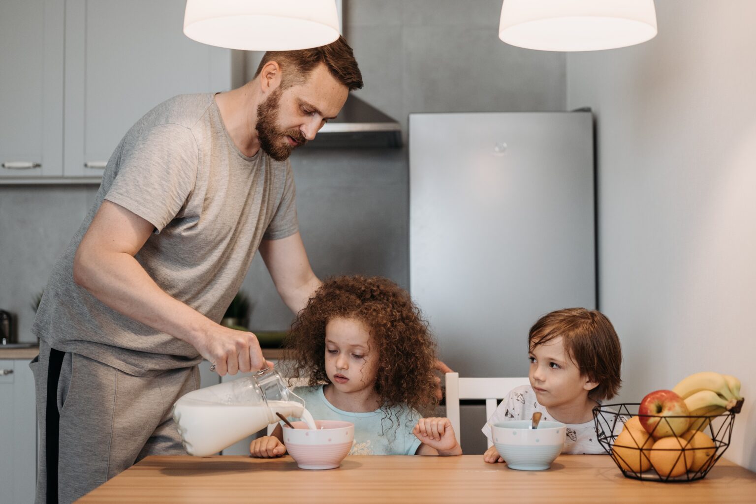 Les aides pour les parents solos qui élèvent seuls leurs enfants | MONO ...